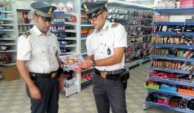 Nola Lotta Alla Contraffazione La Guardia Di Finanza Sequestra Oltre