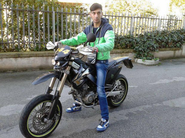 "E chi se lo scorda il tuo sorriso". Sui social l'addio degli amici di ...